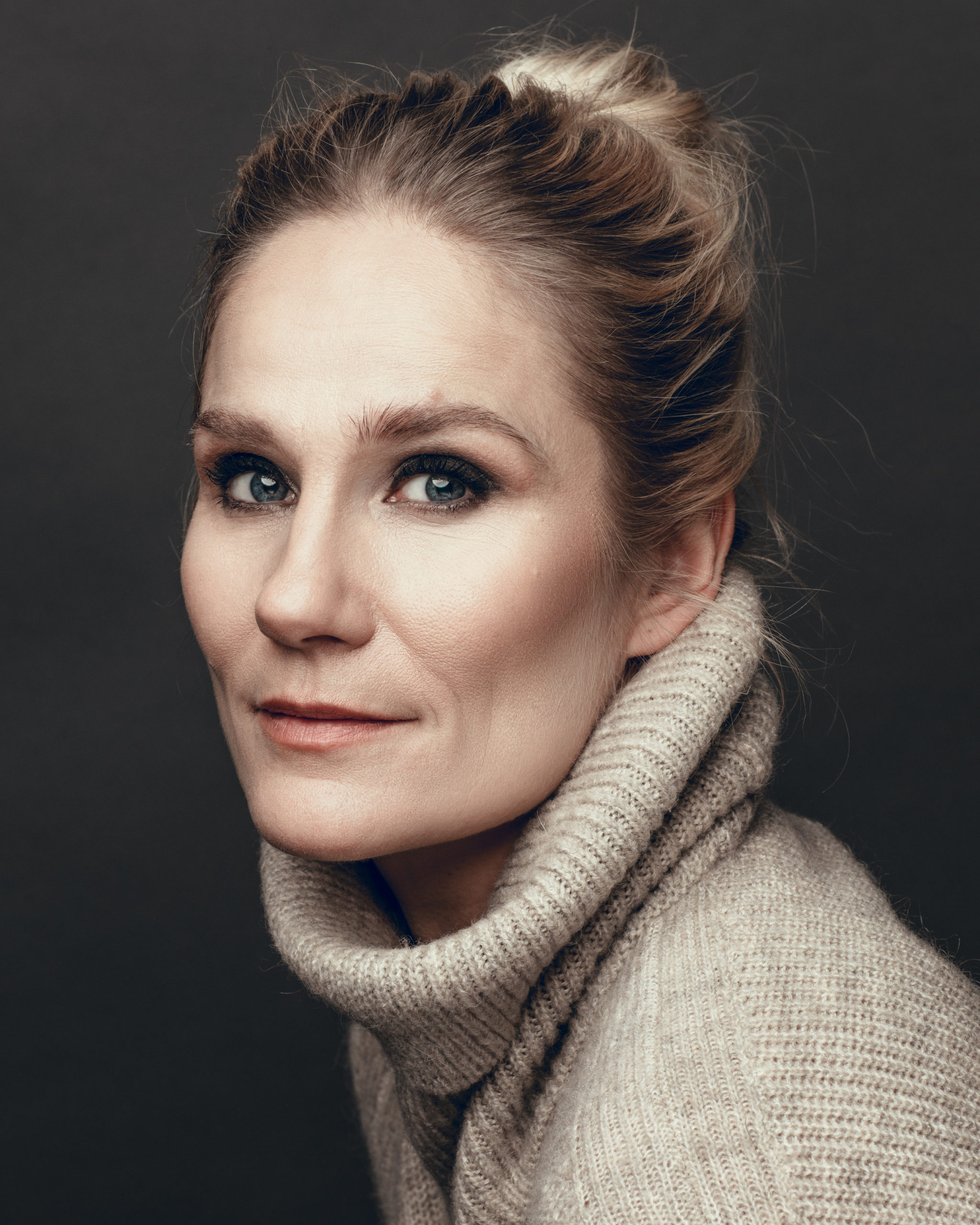 Näyttelijä Laura Malmivaara henkilökuvassa sunnuntaina - Kristityt ...