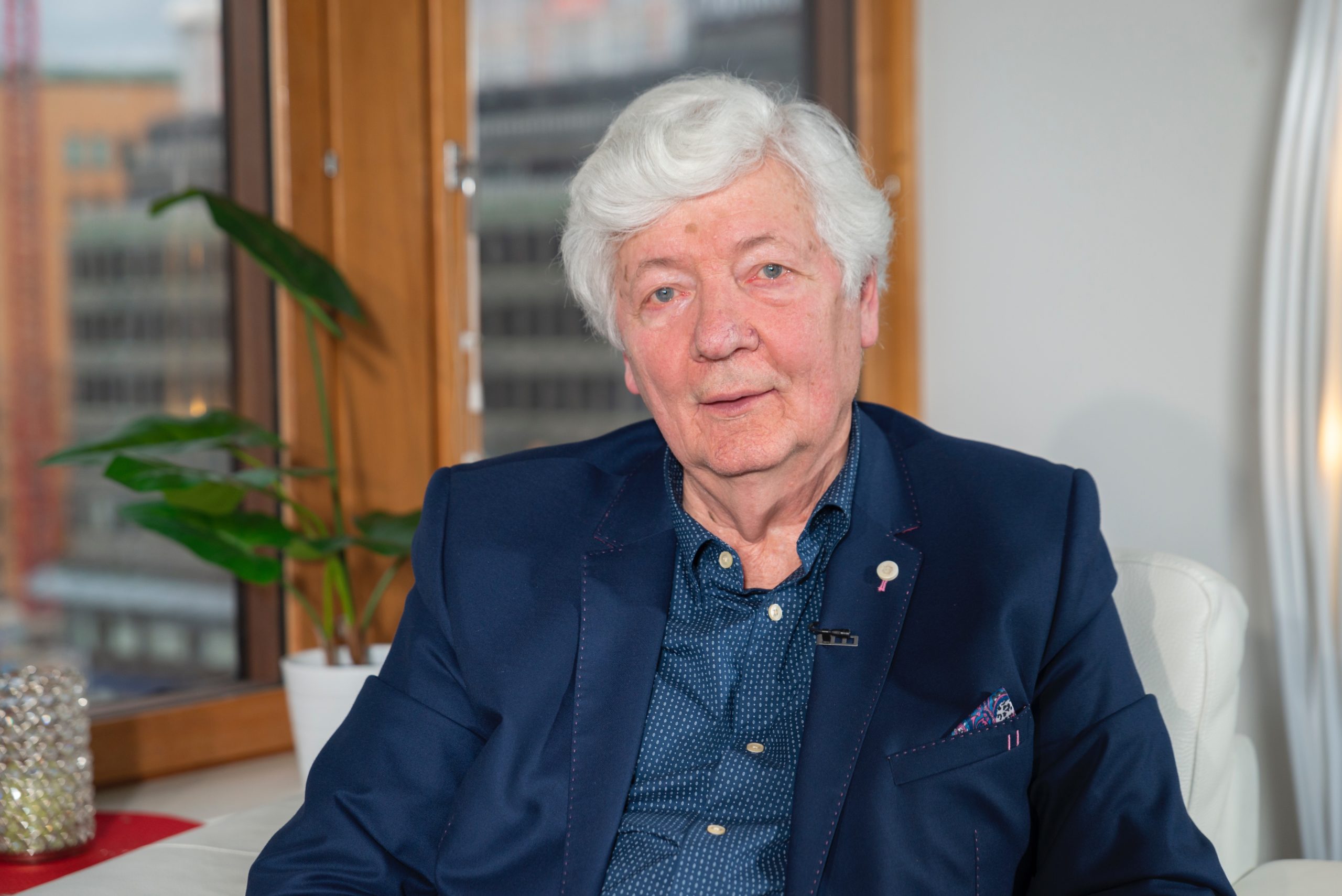 Vapunpäivän studiovieraana kustannusmaailman ja lähetystyön harmaa ...